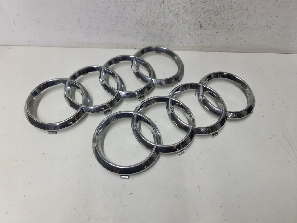 ZNACZEK EMBLEMAT LOGO AUDI A1 A3 A4 8T0853605 - 13880502783 - oficjalne ...