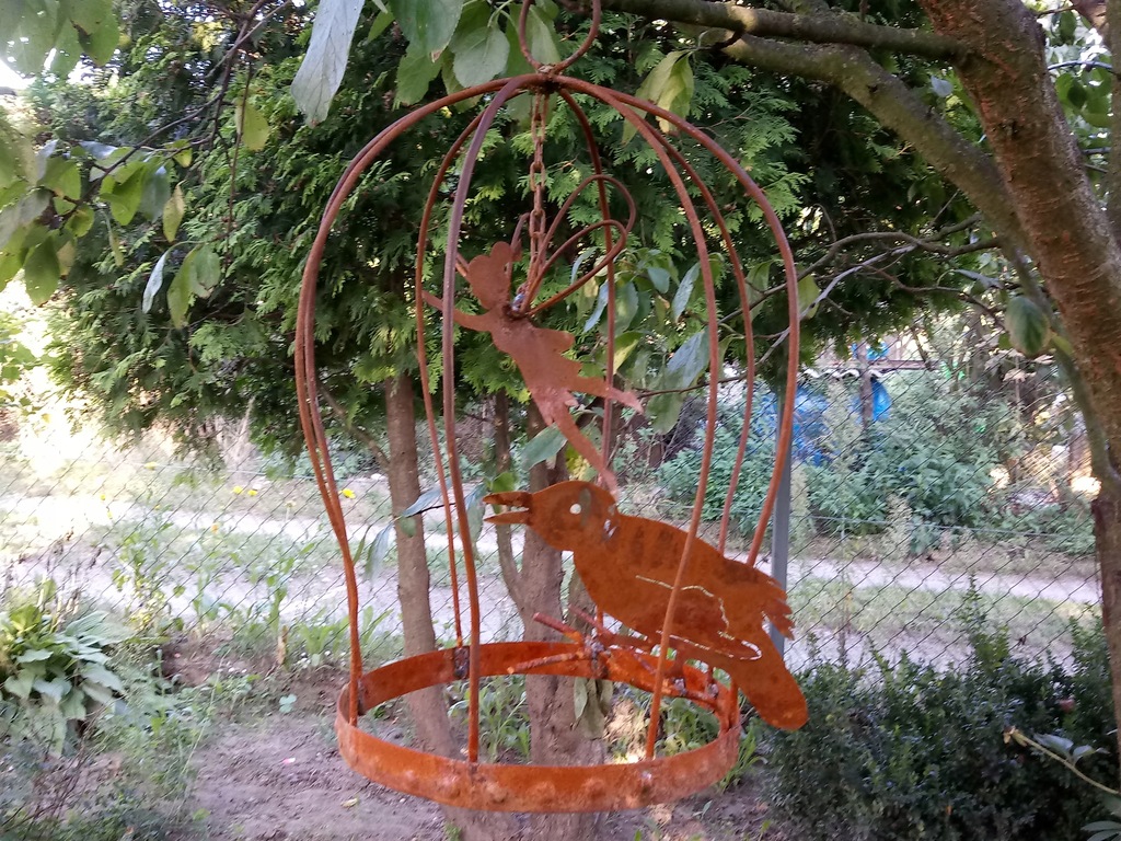Elf w klatce ozdoba z blachy rdzawe w ogrodzie - 8426200748 - oficjalne archiwum Allegro