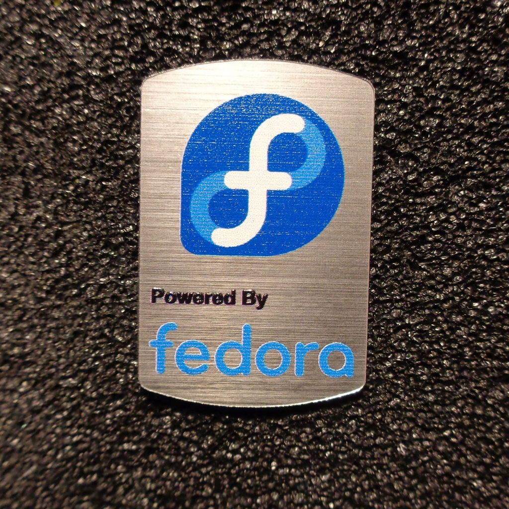 Fedora Linux Logo naklejka emblemat 19x29mm 488 - 14186477512 ...