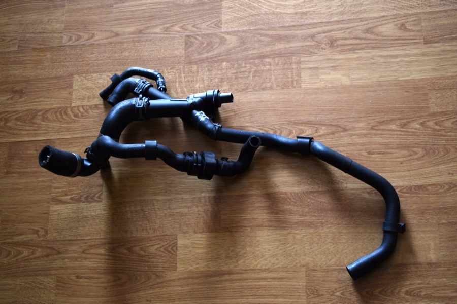 OBUDOWA TERMOSTATU WĘŻE VW GOLF VI TOURAN 2 II R13 - 9053322049 ...