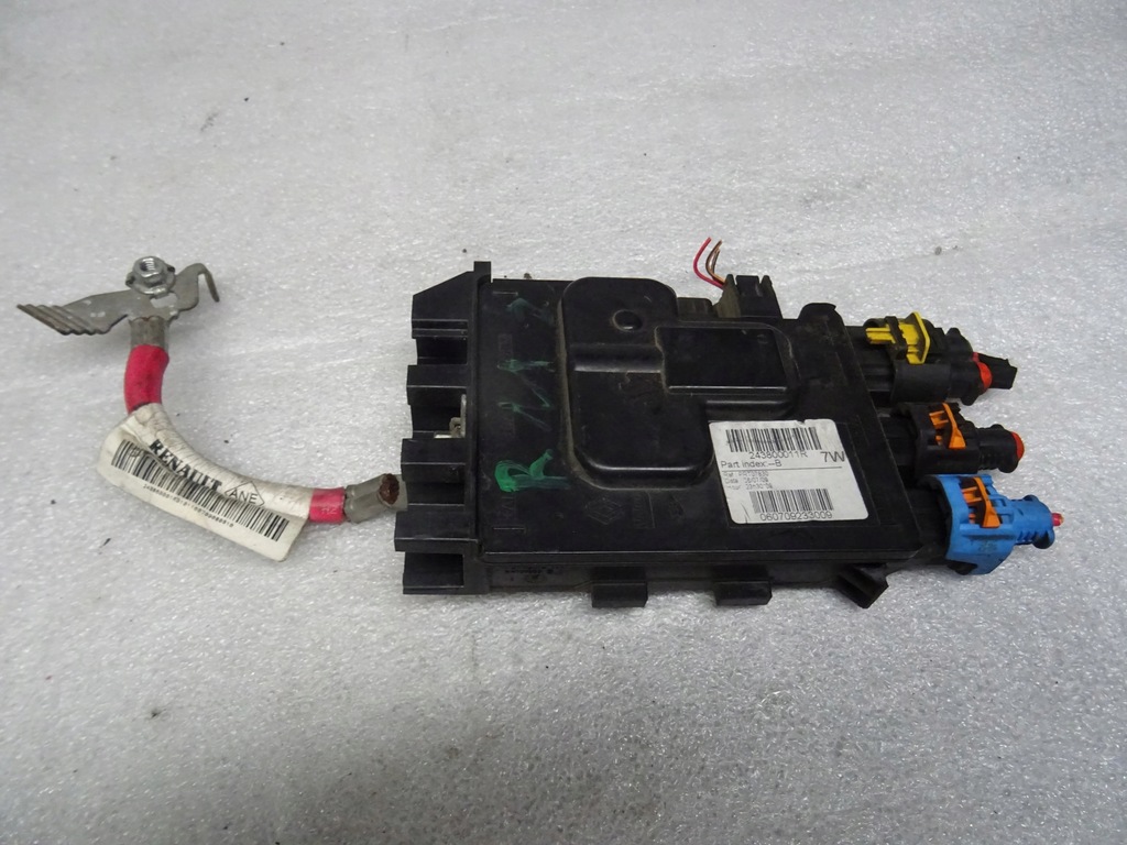 SKRZYNKA BEZPIECZNIKOW KLEMA PLUSOWA MEGANE III - 12889366951 - oficjalne archiwum Allegro