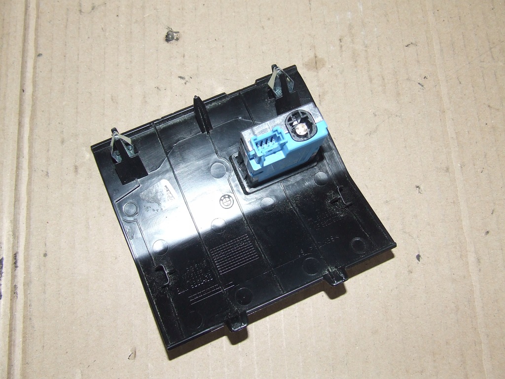 BMW GNIAZDO ŁADOWANIA USB-C 8711939 G30 G20 G05 - 12254998684 ...