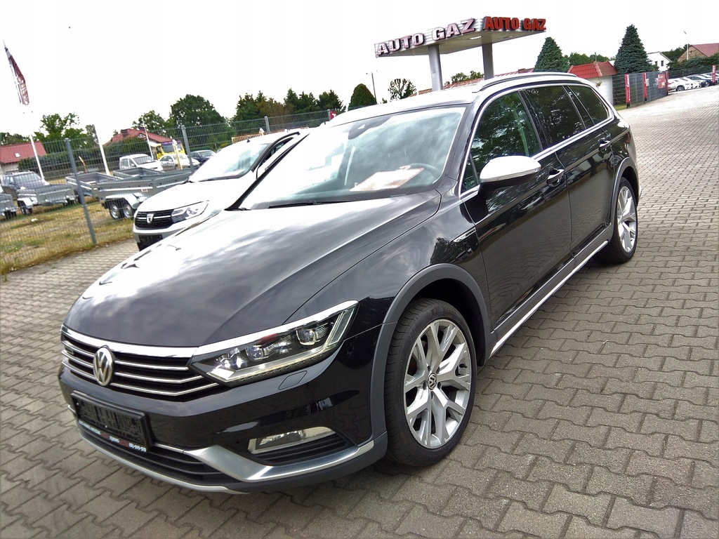 Volkswagen Passat B8 Alltrack R-Line - 12488254898 - oficjalne archiwum ...