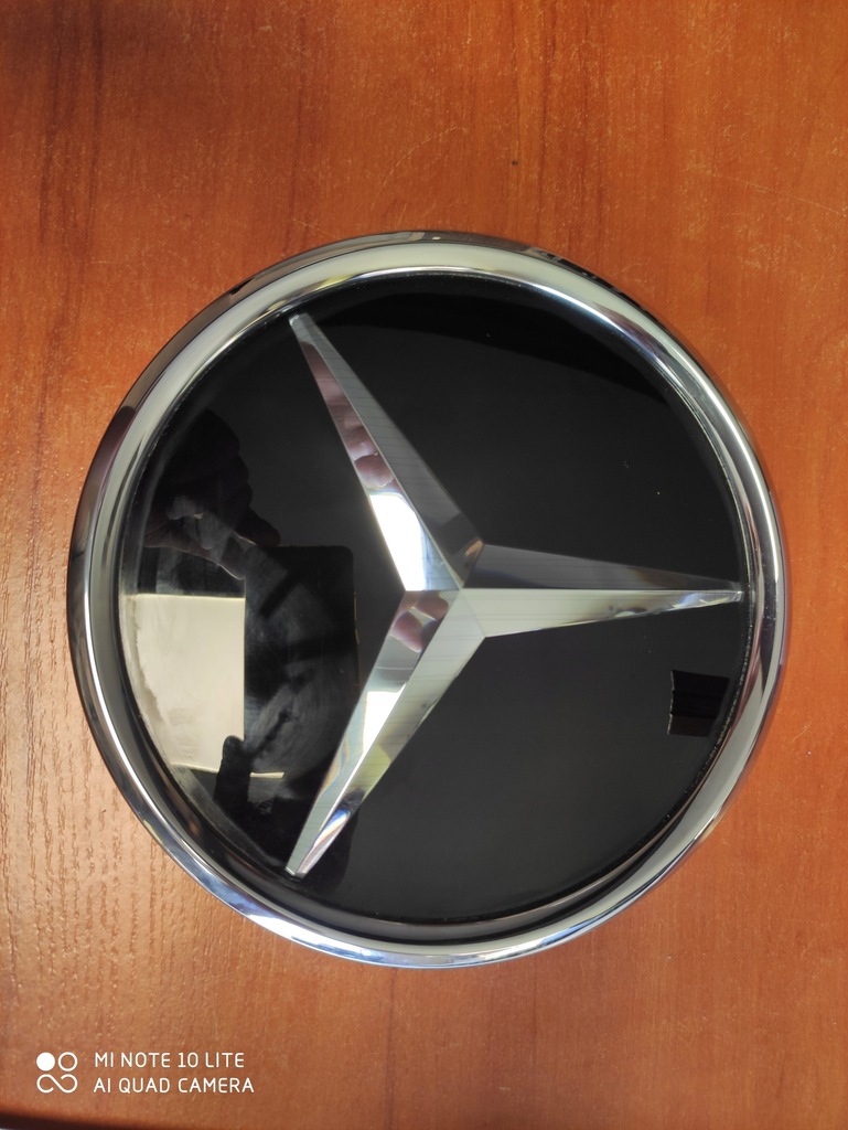 Emblemat rada Mercedes W218 A0008881800 DISTRONIC - 15221151614 ...