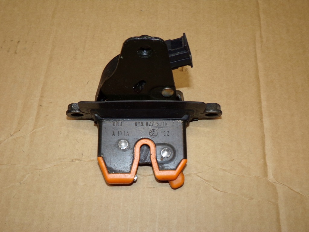 ZAMEK KLAPY TYŁ TYLNY FABIA I KOMBI - 13125555136 - oficjalne archiwum Allegro