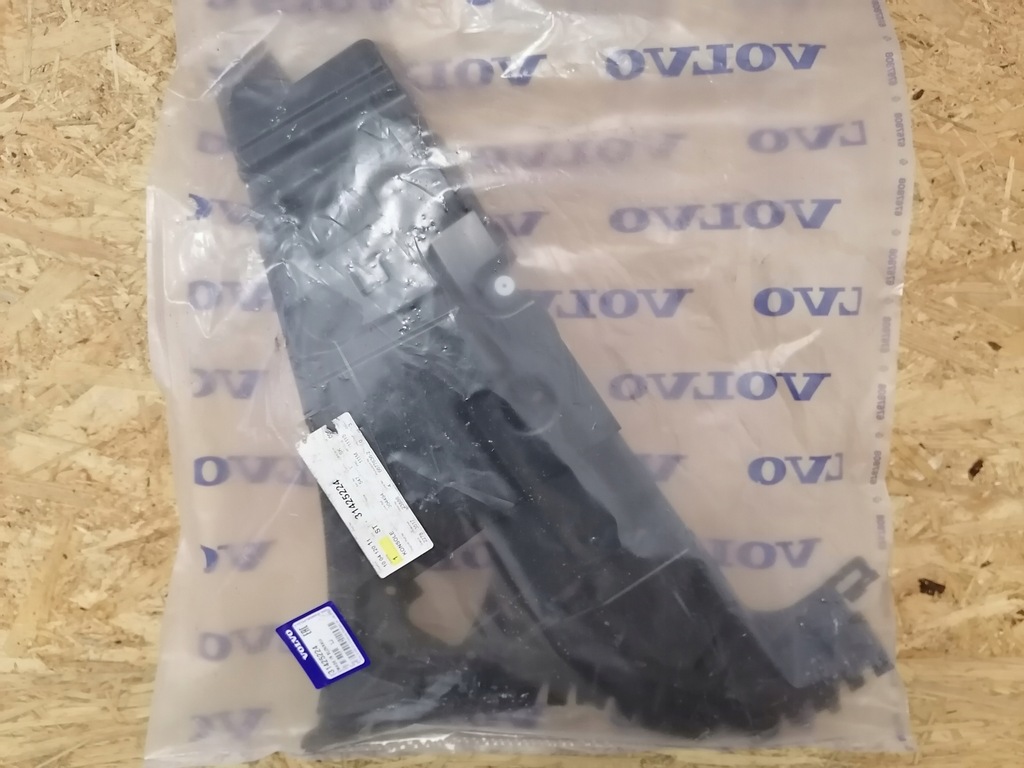 VOLVO XC 60 II ŚLIZG MOCOWANIE ZDERZAK PRAWY TYŁ - 11557883900 ...