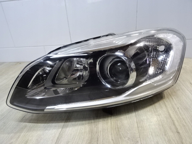 VOLVO XC60 LIFT XENON LAMPA LEWA 31358105 8pin - 11169876081 ...