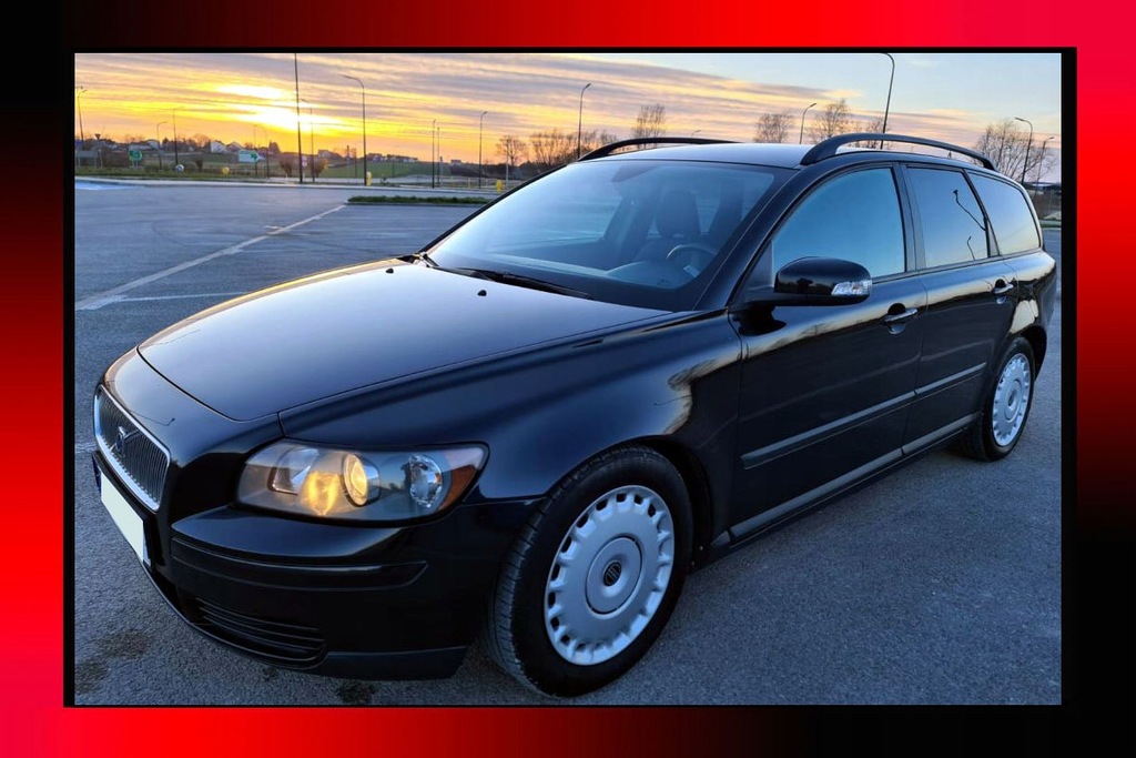 VOLVO V50 2.0D MOMENTUM 136KM – HAK – CLIMATRONIC - 13499698128 - oficjalne archiwum Allegro