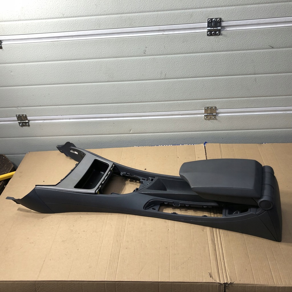 BMW E87 TUNEL ŚRODKOWY PODŁOKIETNIK SZARY - 13134365897 - oficjalne ...