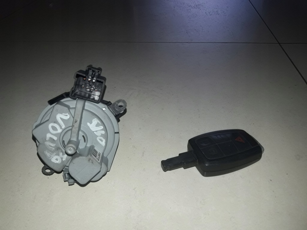 Volvo v50 s40 c30 c70 stacyjka 2 kluczyki - 13137172061 - oficjalne archiwum Allegro