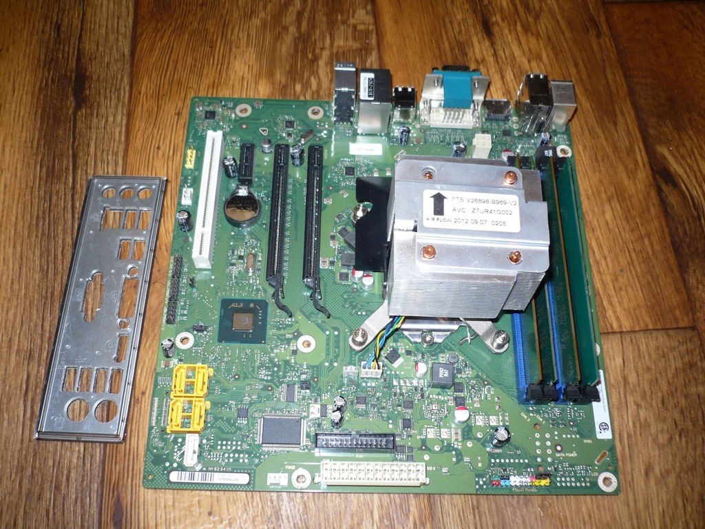 FUJITSU D3061-B1 + I5 2500 3,3GHZ / 3,7 GHZ + 8GB - 8447401195 ...