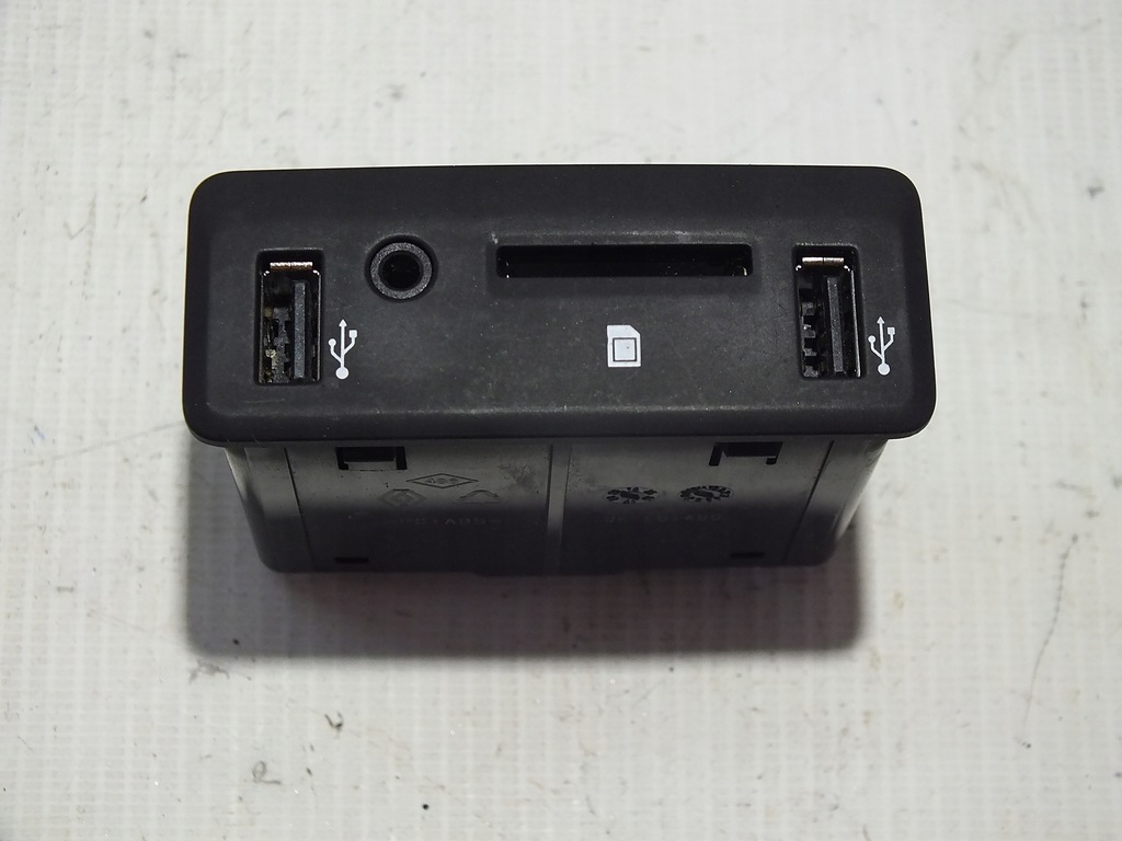 RENAULT TALISMAN MEGANE IV GNIAZDO USB AUX SD - 12352590074 - oficjalne ...