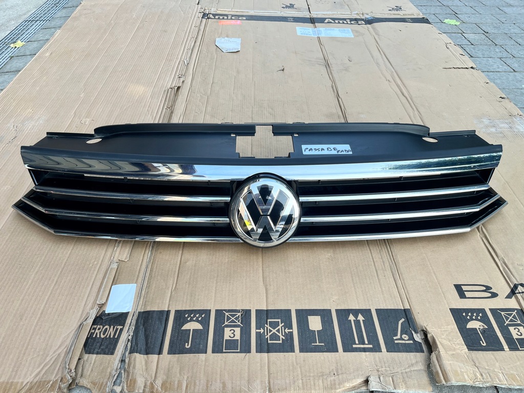 PASSAT B8 ATRAPA GRILL EMBLEMAT POD RADAR - 14042933007 - oficjalne archiwum Allegro