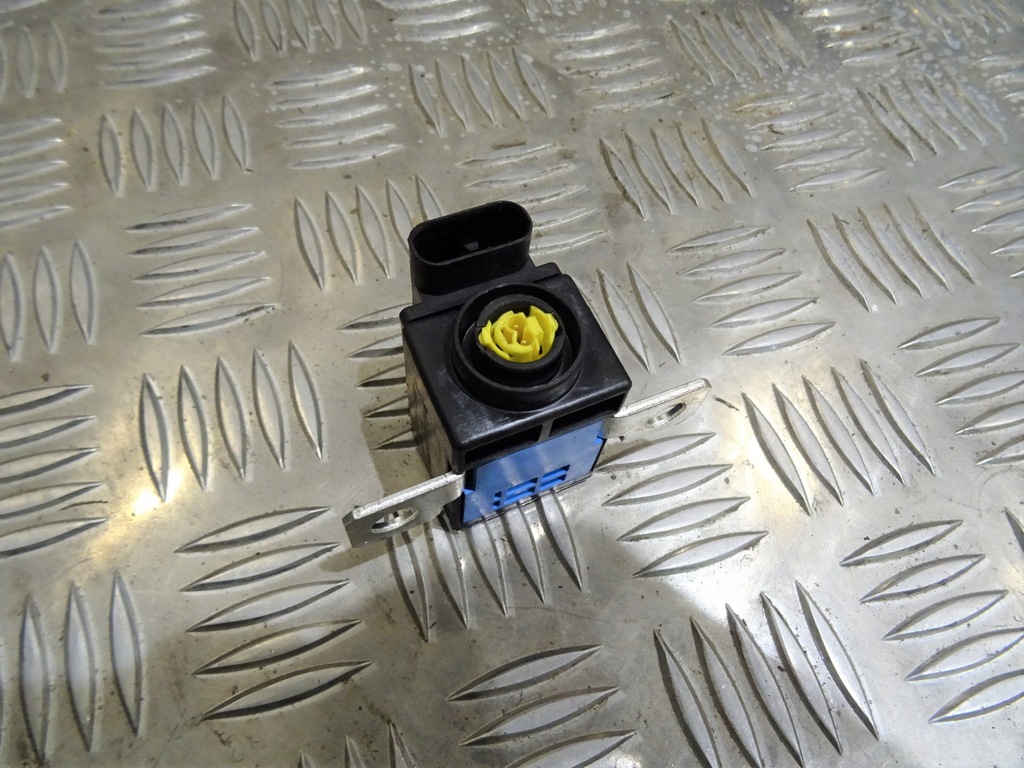 MERCEDES W206 BEZPIECZNIK NABOJ PIROTECHNICZNY - 13378303690 ...