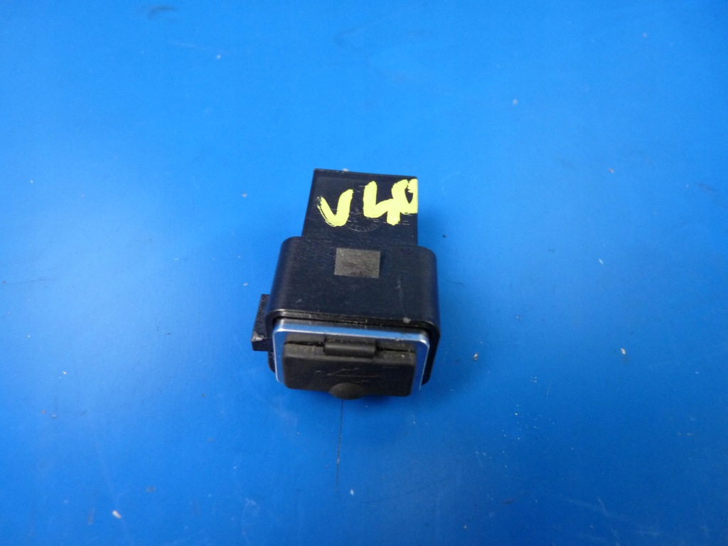 VOLVO V40 II V60 S60 II XC60 GNIAZDO USB PORT - 14415092249 - oficjalne ...
