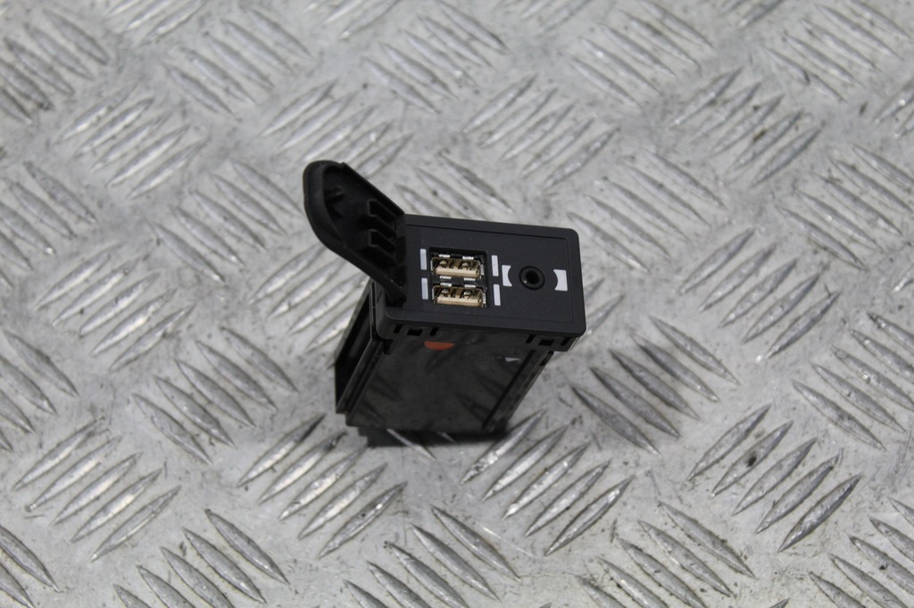 GNIAZDO USB AUX LEXUS RX 450H IV 4 86190-78010 - 11324711770 ...