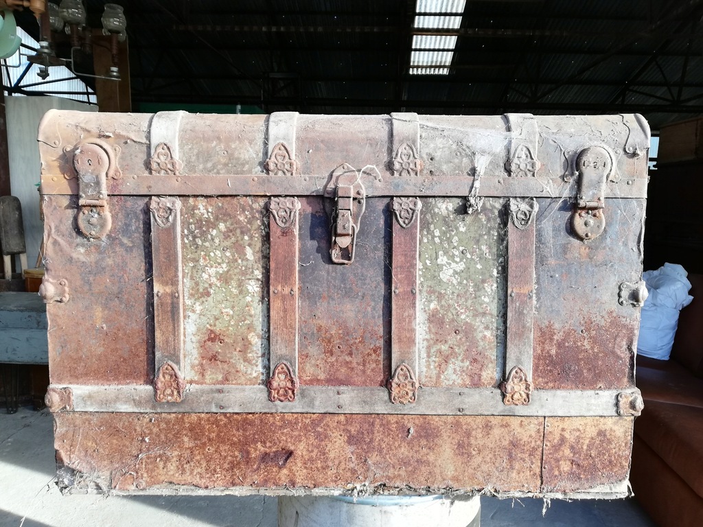 STARY KUFEREK KUFER SKRZYNIA podróżna okuta stolik - 11515609434 ...