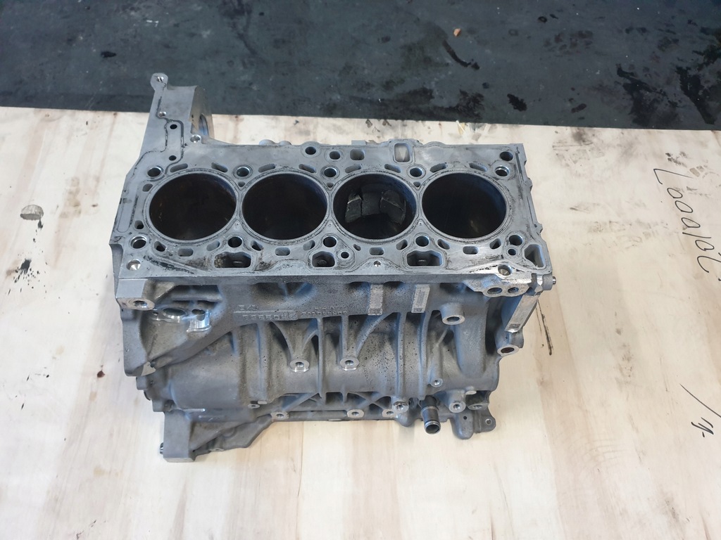 BLOK SILNIKA NA STOLIK BMW 1 3 5 - 10652545211 - oficjalne archiwum Allegro