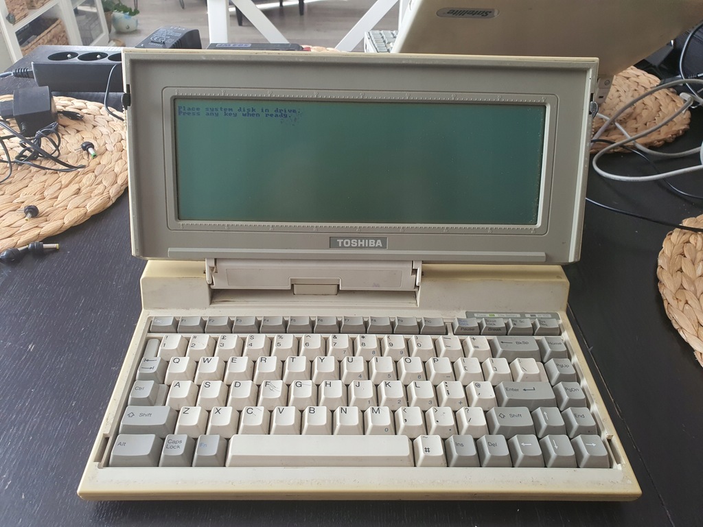 Retro Laptop Toshiba T1000 z 1987 roku - 12582005526 - oficjalne ...