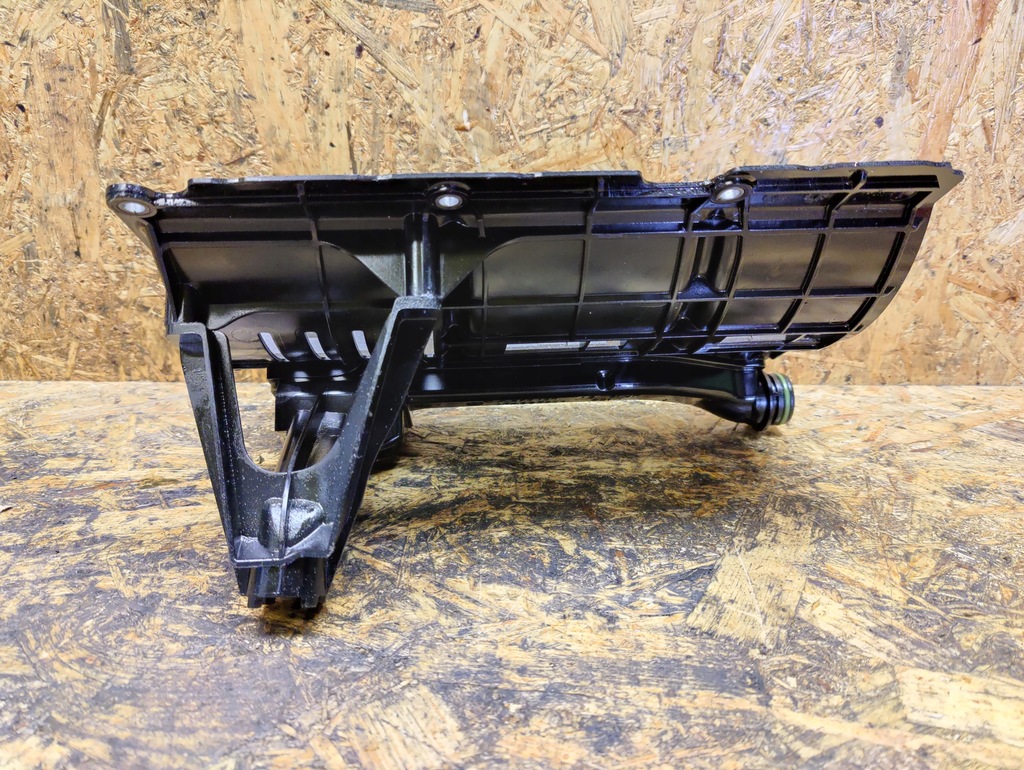 Smok oleju Mercedes CLS E400 3.0 V6 A2761801751 - 11851421742 ...