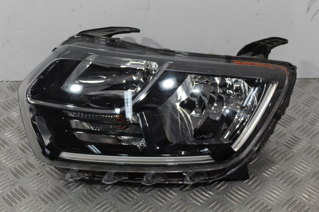 LAMPA LEWY PRZÓD DACIA DUSTER II 2 260609367R - 11411533913 - oficjalne ...