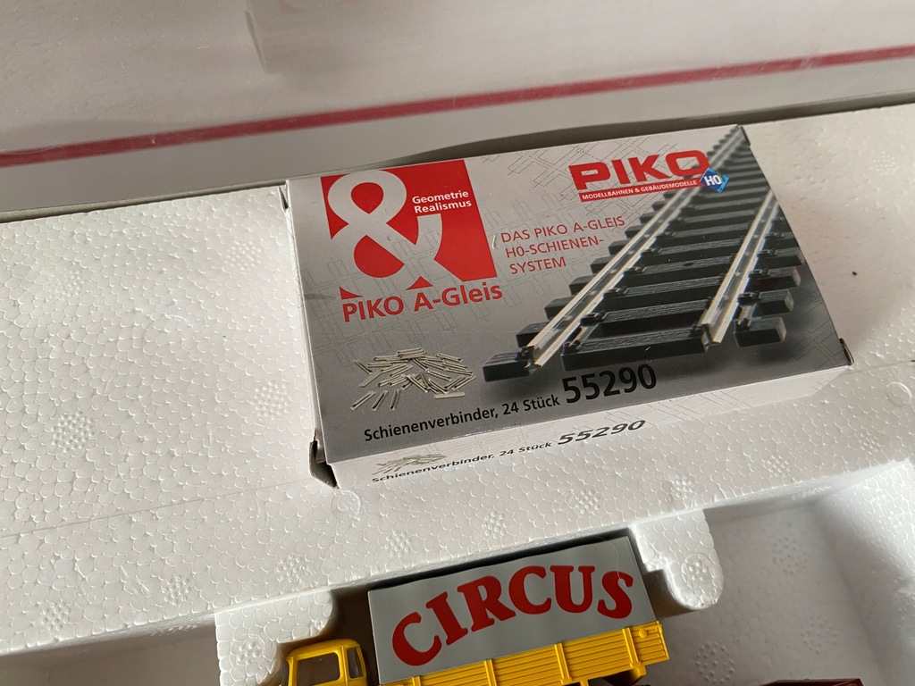 PIKO KOLEJKA POCIĄG H0 ZESTAW WAGONY I TORY 1:87 - 10549052569 - oficjalne archiwum Allegro