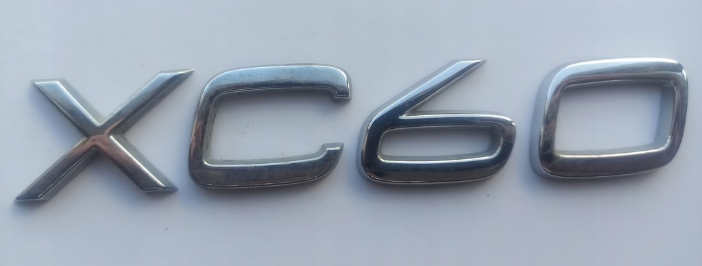 VOLVO XC60 EMBLEMAT ZNACZEK NAPIS NA KLAPĘ - 13252226869 - oficjalne ...