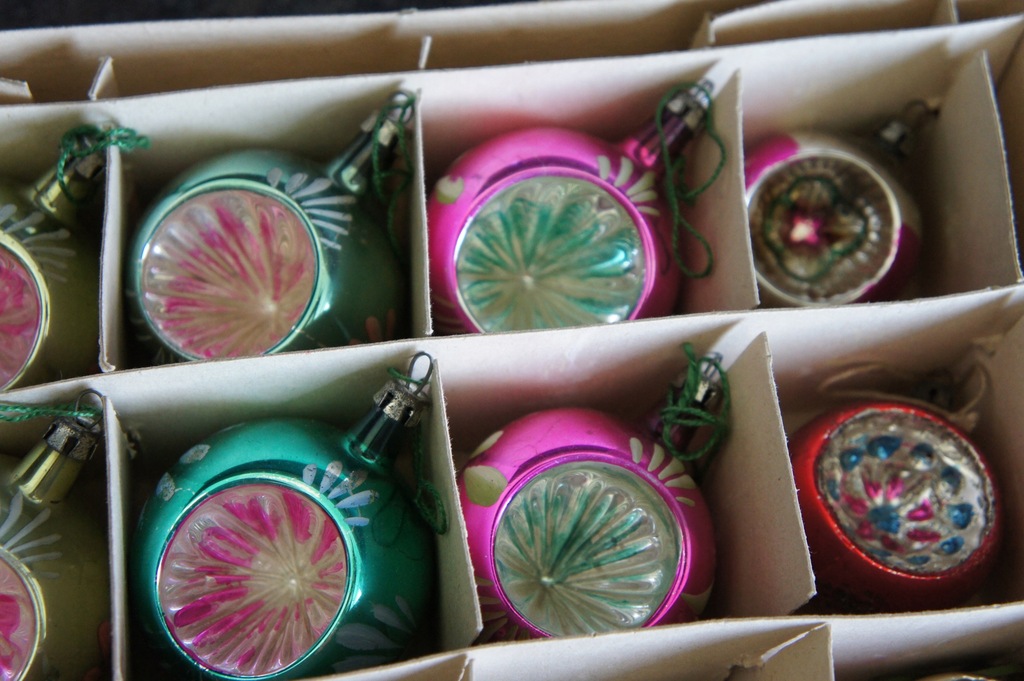 BOMBKI CHOINKOWE PRL=Z DZIURAMI,WGŁĘBIENIAMI- HIT - 12758968682 ...