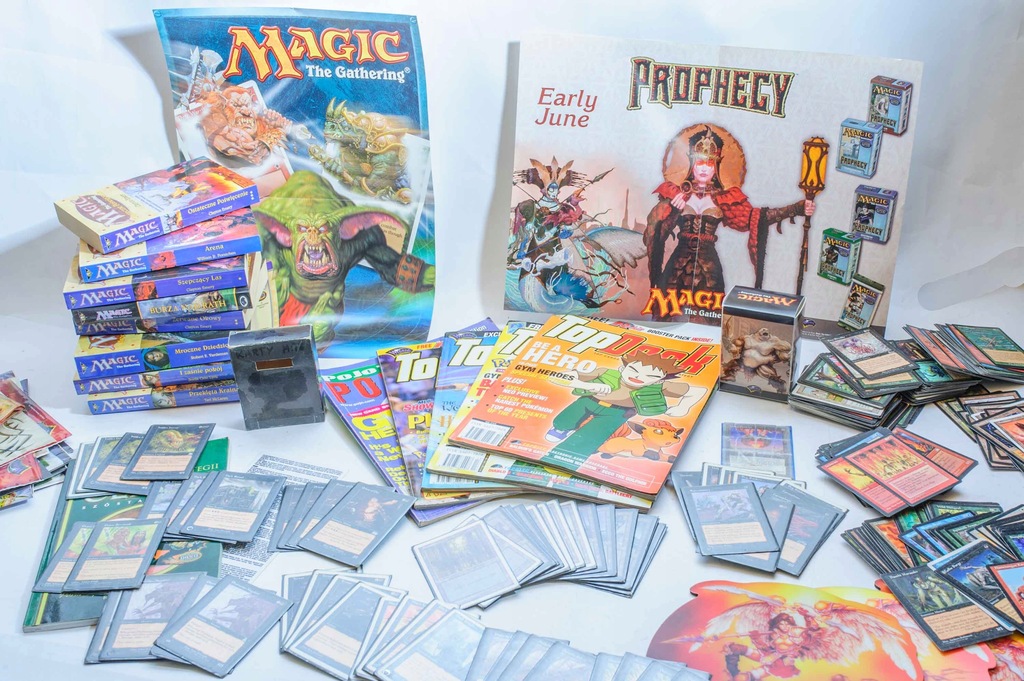 Kolekcja kart Magic the Gathering. Książki, plakaty, czarna talia ...