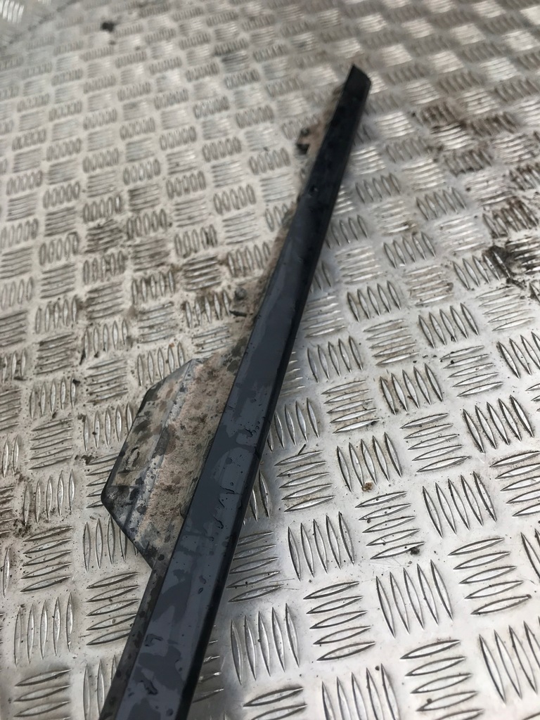 VW GOLF 7 prawa listwa progowa 5G0853544C - 11081537442 - oficjalne ...