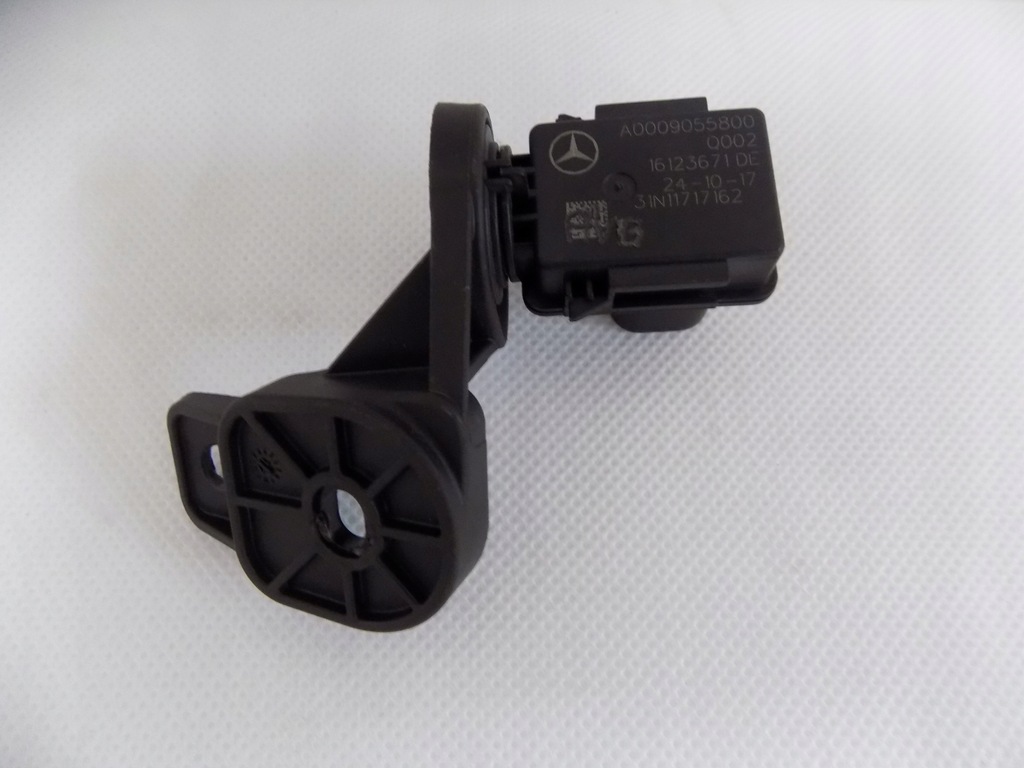 MERCEDES W176 CZUJNIK UDERZENIOWY A0009055800 - 7448236148 - oficjalne ...