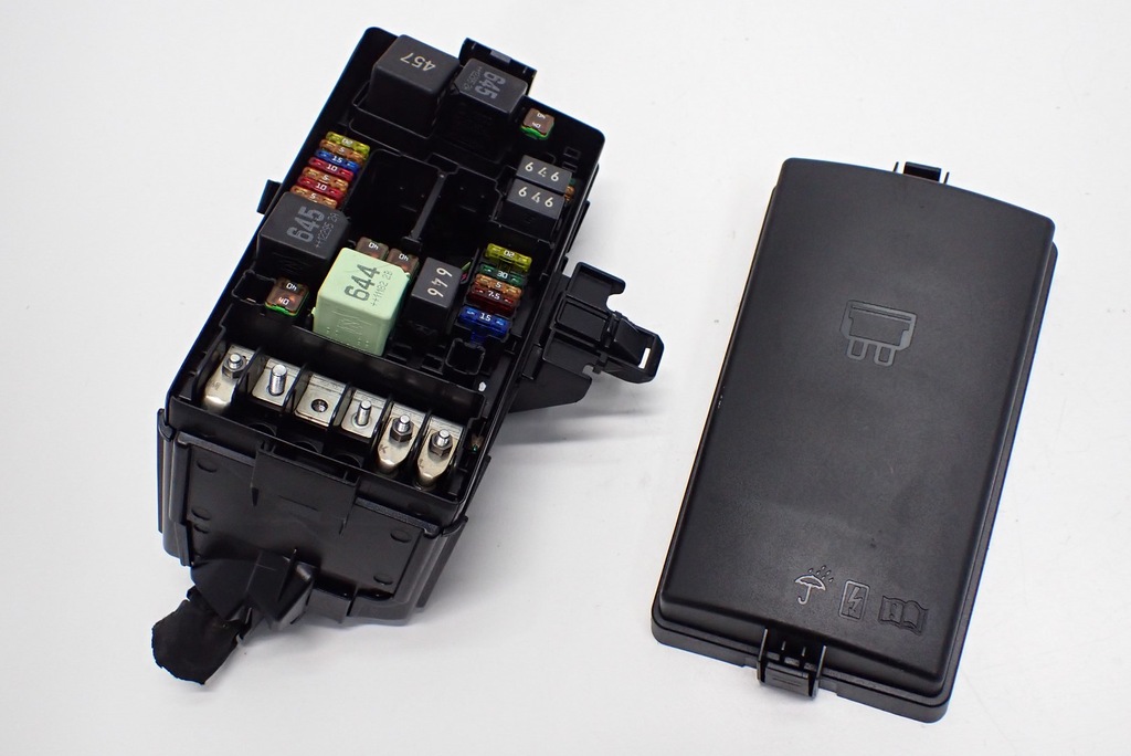 PUSZKA SKRZYNKA BEZPIECZNIKÓW SEAT LEON III 5F 13R - 13740850497 - oficjalne archiwum Allegro