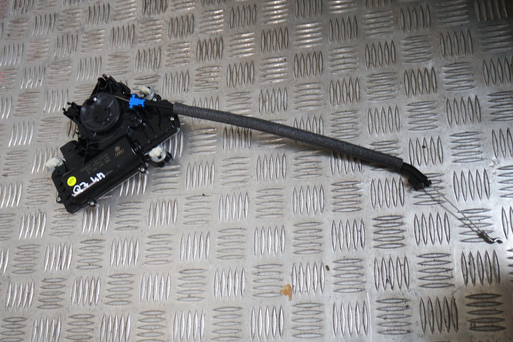 SILNICZEK SILNIK KLAPY AUDI Q7 4M0 4M0827887B - 6892104676 - oficjalne ...