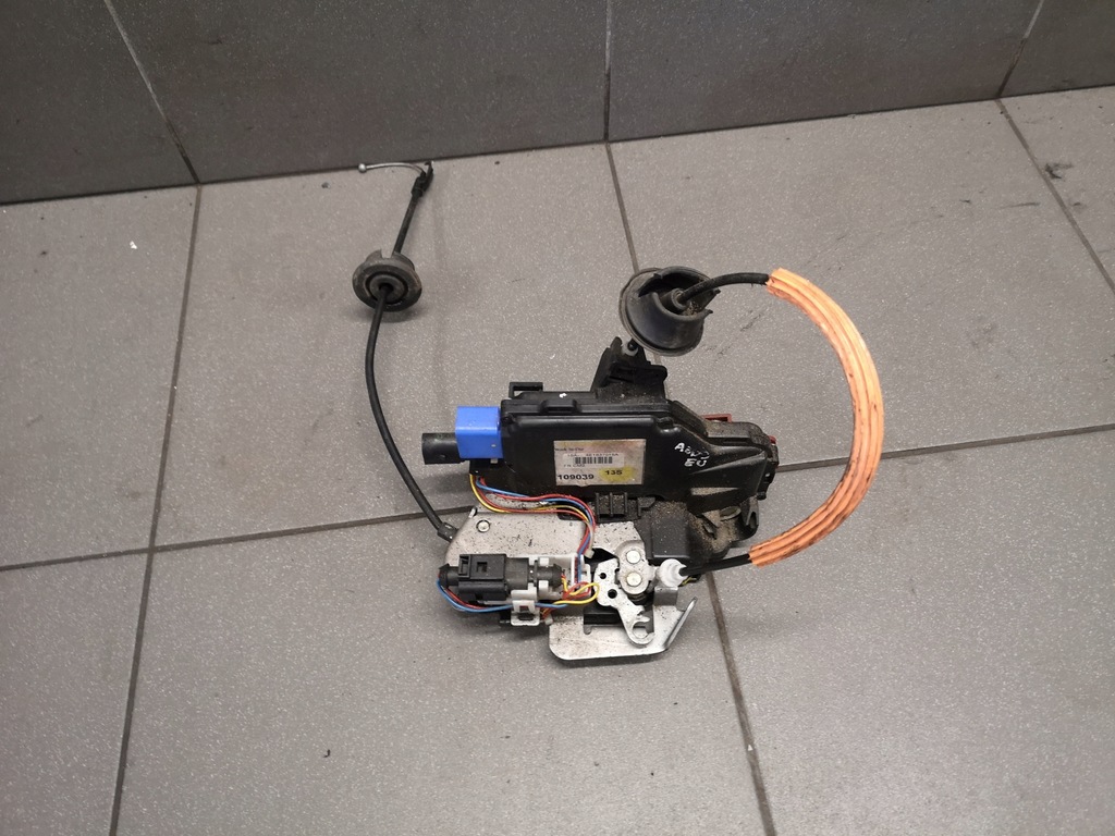 ZAMEK DOCIĄG LEWY PRZÓD AUDI A8 D3 EU 4E1837015A - 14483641224 ...