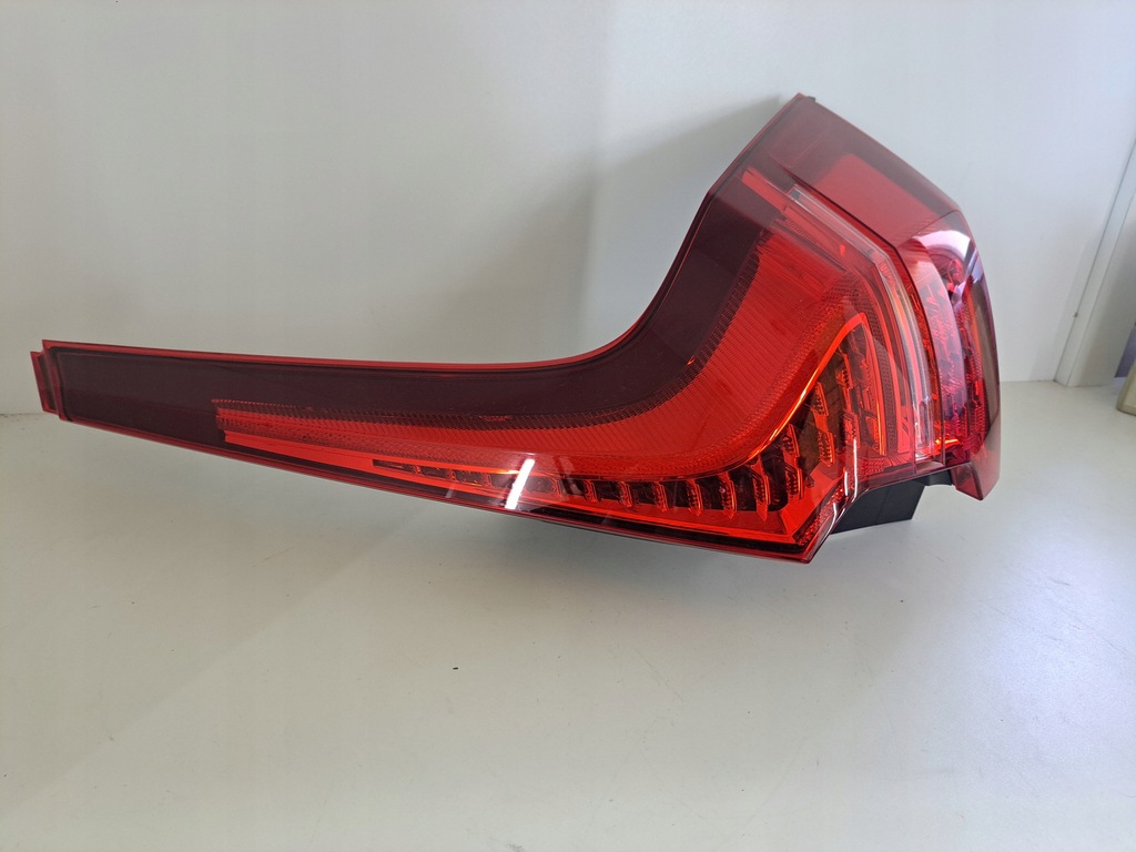 LAMPA PRAWY TYŁ TYLNA NOWA VOLVO XC60 II 32228915 - 13517440351 ...
