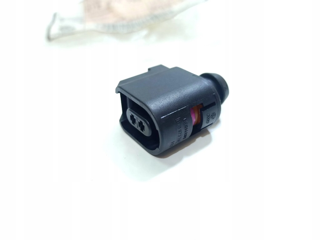 OBUDOWA KOSTA WTYCZKA 8T0973702 VW AUDI SKODA - 13814946834 - oficjalne ...