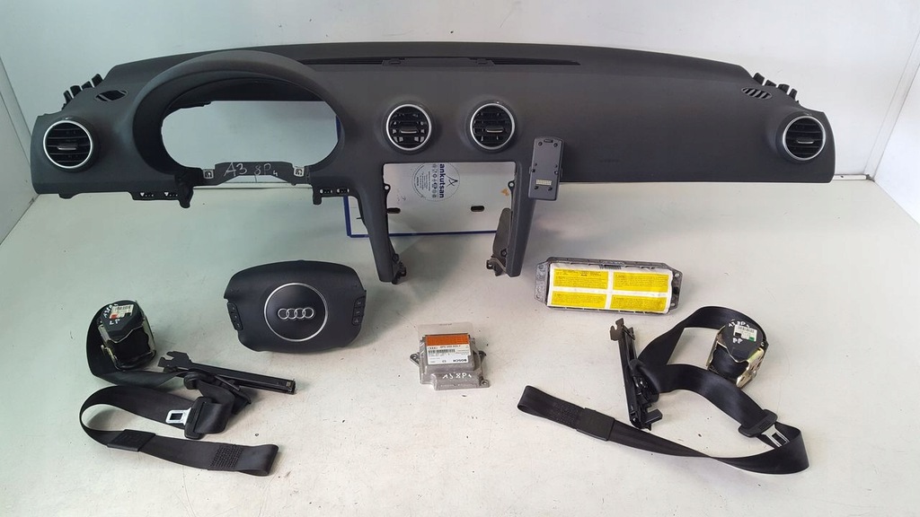 Deska konsola pasy Audi A3 8P - 12055591488 - oficjalne archiwum Allegro