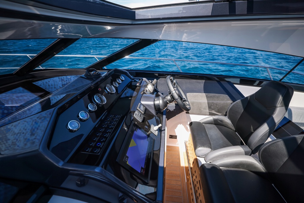 Nowy Jacht Motorowy Focus 44 model 2023 Premiera - 12827145060 ...