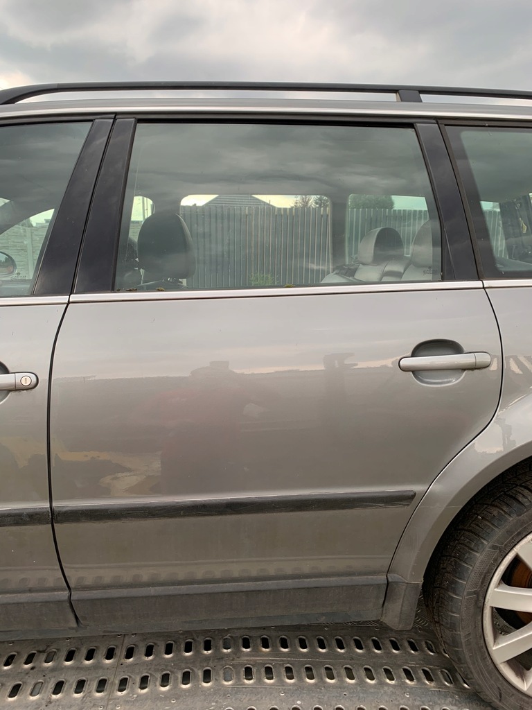 VW PASSAT B5 KOMBI LD7W DRZWI LEWE TYLNE LEWY TYŁ - 14054230529 ...