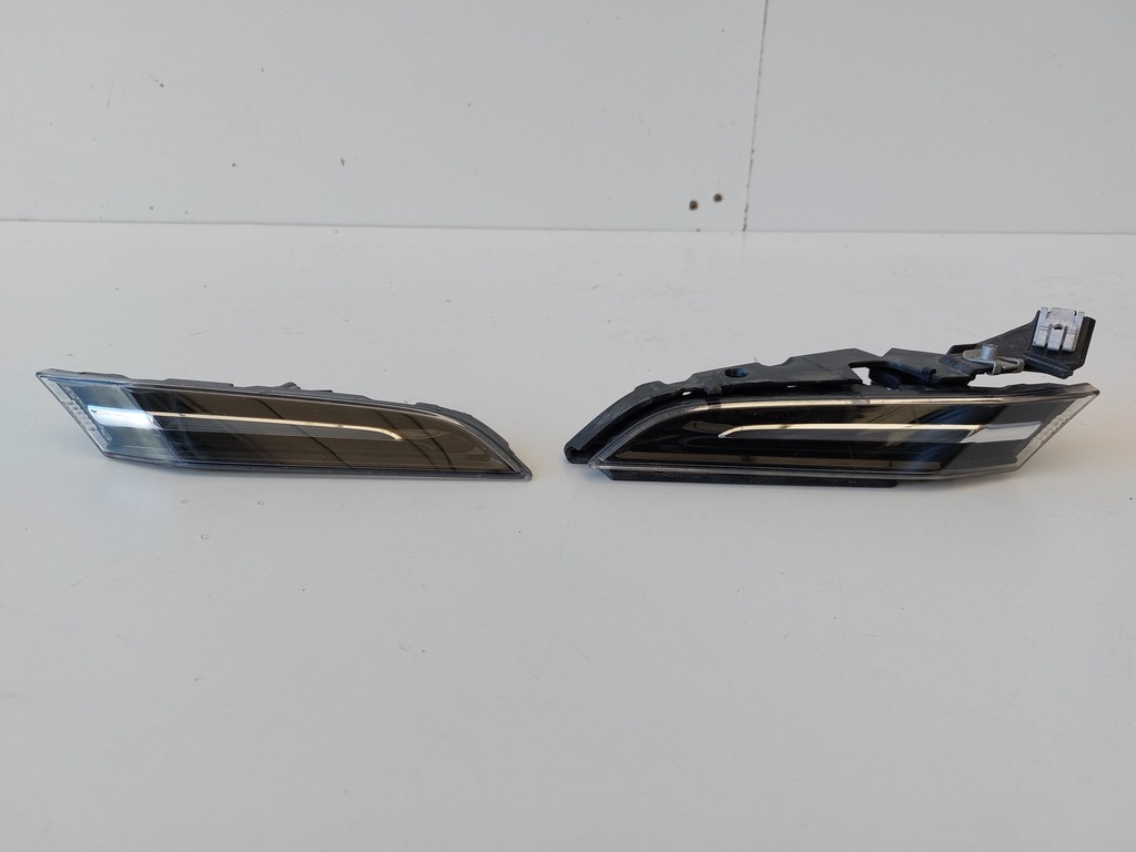 PORSCHE 911 992 KIERUNKOWSKAZ PRAWY LEWY ORYGINAŁ - 14543743415 ...