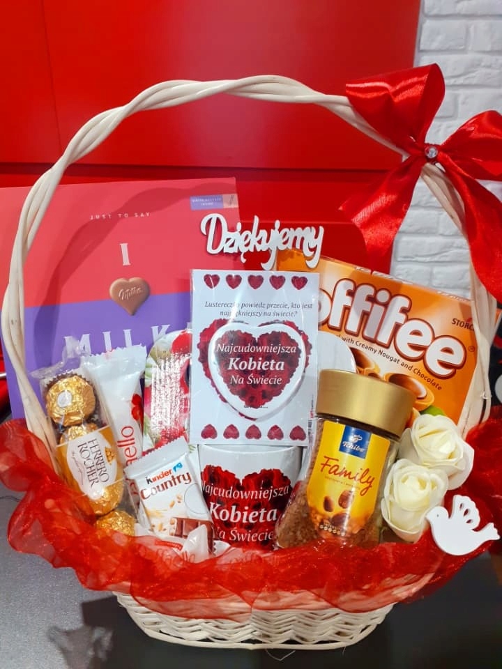 Kosz upominkowy prezentowy zestaw słodkości - 12124993116 - oficjalne archiwum Allegro