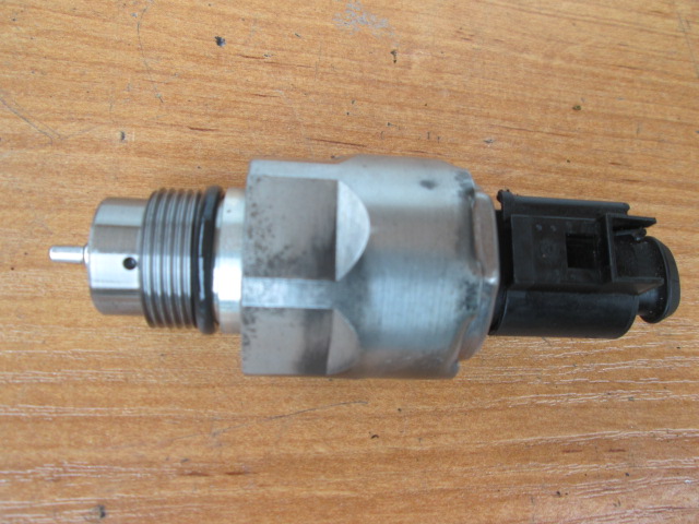 VW 1.6 TDI ZAWÓR PALIWA 48B13640A02 03L130764A - 8298197832 - oficjalne ...