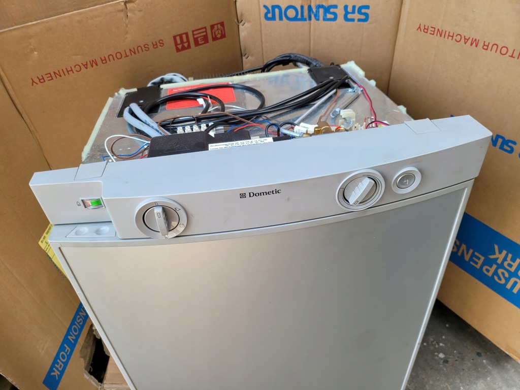 LODÓWKA ZABUDOWY DOMETIC RMS 8400 85L GAZ/230V/12V - 12515086589 ...