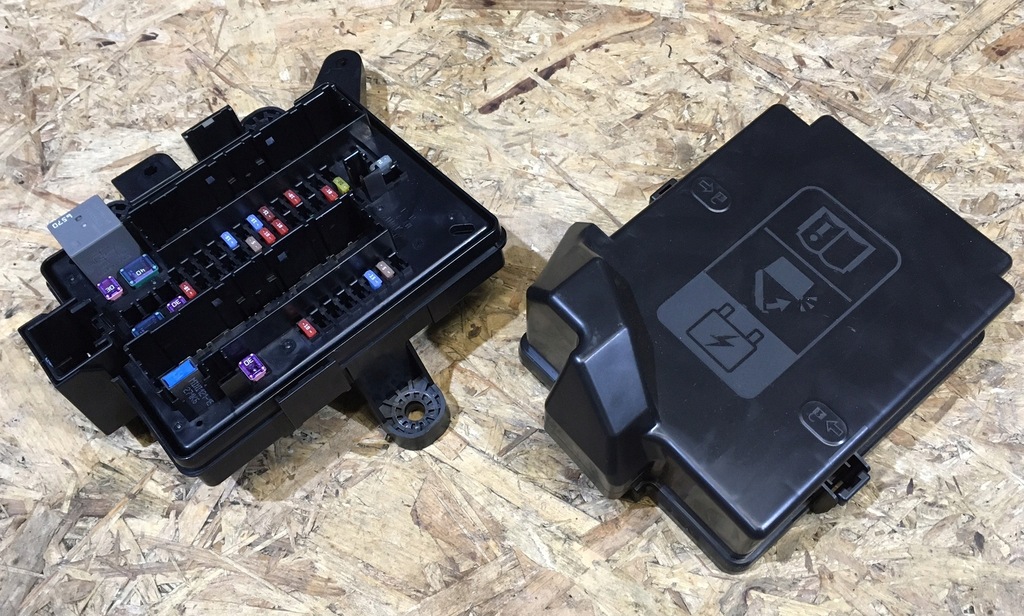 Skrzynka bezpieczników bezpieczniki Camaro 2016 - - 10178093996 ...