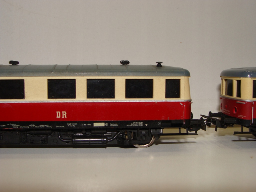 WAGON MOTOROWY VT 135 I DOCZEPNY - PIKO - H0 - 11147305067 - oficjalne archiwum Allegro