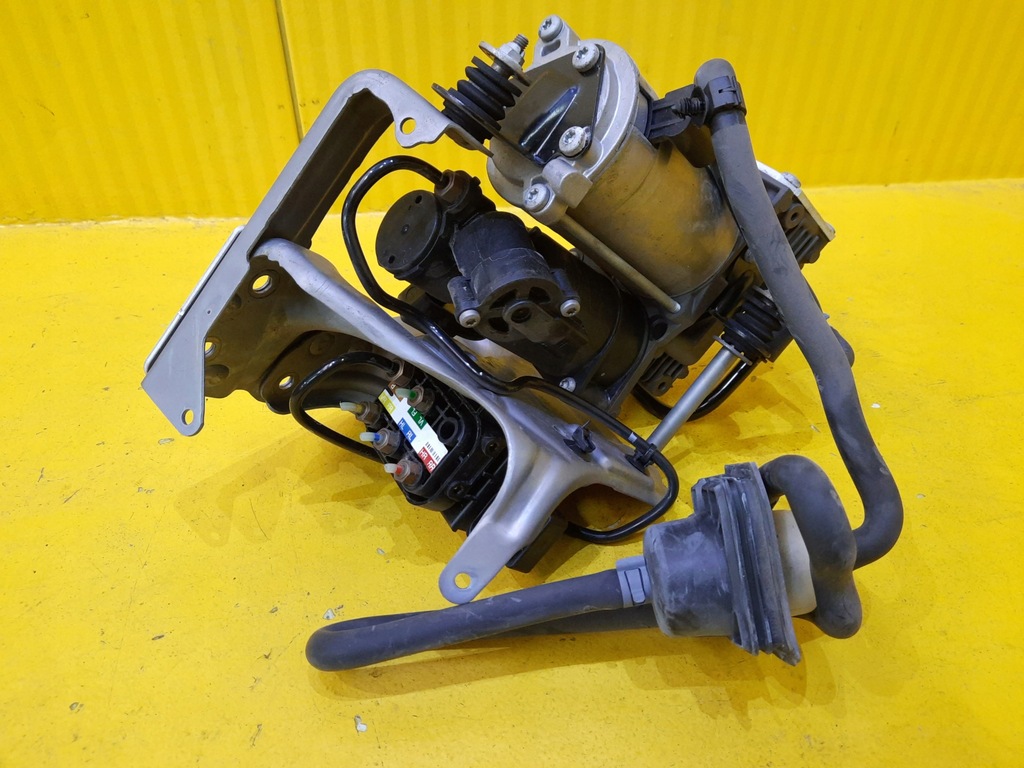 MERCEDES W222 3.0 V6 POMPA ZAWIESZENIA A2223200604 - 11513922226 ...