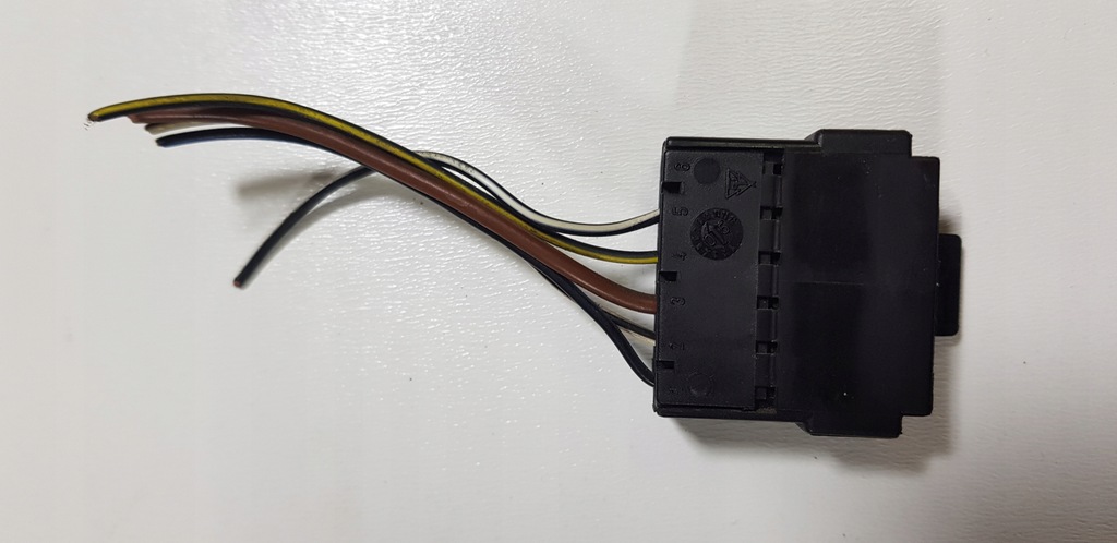 KOSTKA WTYCZKA WTYK LAMPY TYLNEJ Opel Zafira B 05R - 11372564976 - oficjalne archiwum Allegro