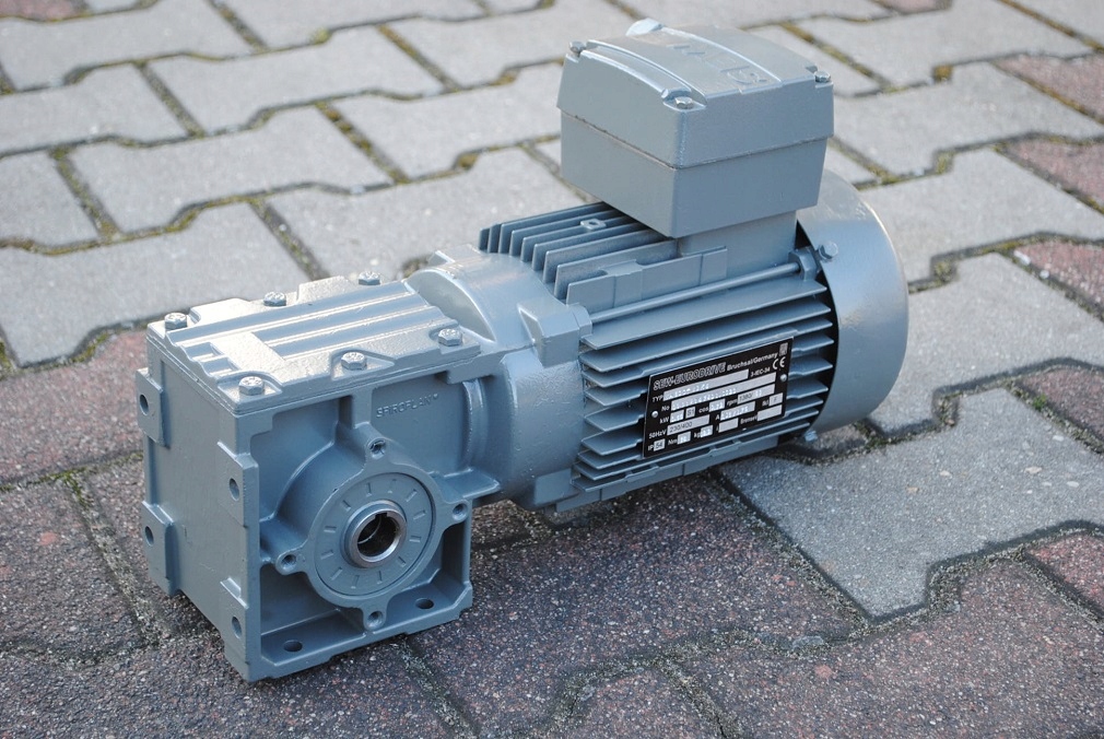 Motoreduktor kątowy 0.55kw. 50obr./min. Firmy SEW - 13447465935 ...