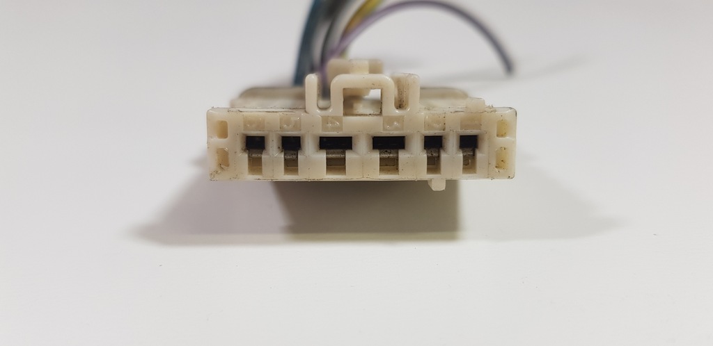 KOSTKA WTYCZKA LAMPY TYLNEJ PEUGEOT 307 KOMBI LIFT - 10875059105 - oficjalne archiwum Allegro