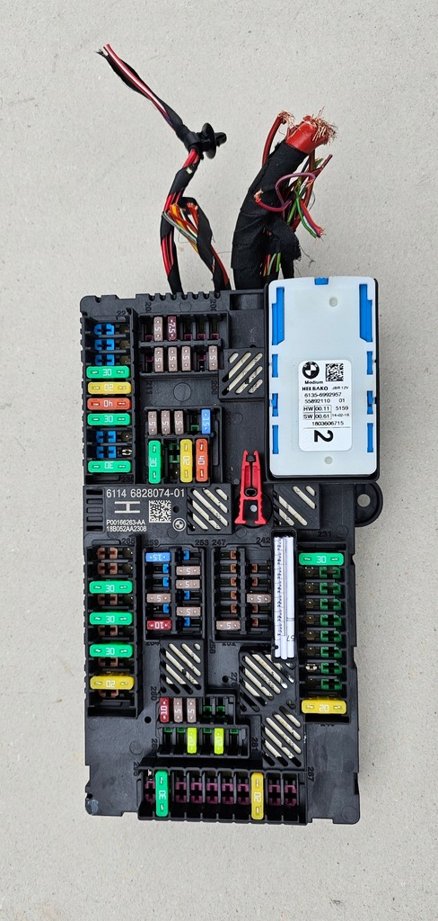 BMW X3 G01 X4 G02 SKRZYNKA BEZPIECZNIKÓW ROZDZIELACZ PRĄDU TYŁ 6828074 ...